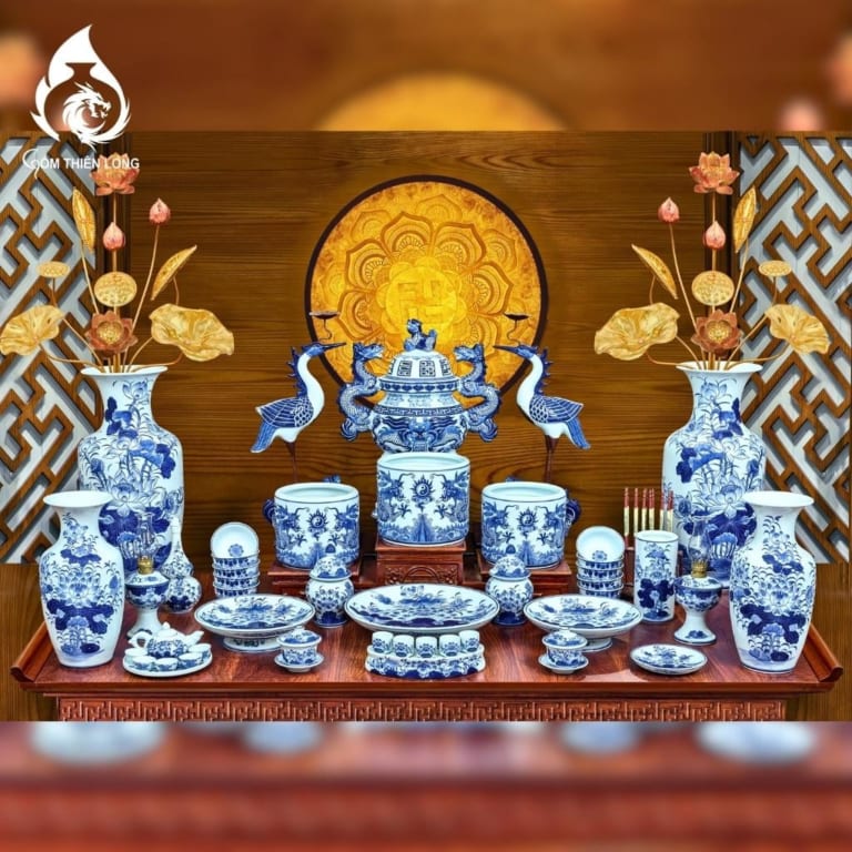 Bộ Ấm Chén Bàn Thờ Men Xanh Lam Ngọc Vẽ Hoa Sen 231131