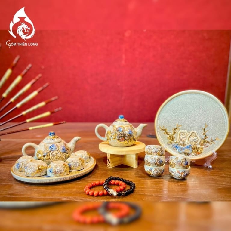 Bộ Ấm Chén Bàn Thờ Men Rạn Đắp Nổi Vẽ Vàng Thọ Đào 231130