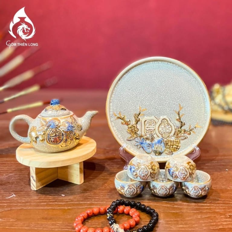 Bộ Ấm Chén Bàn Thờ Men Rạn Đắp Nổi Vẽ Vàng Thọ Đào 231130