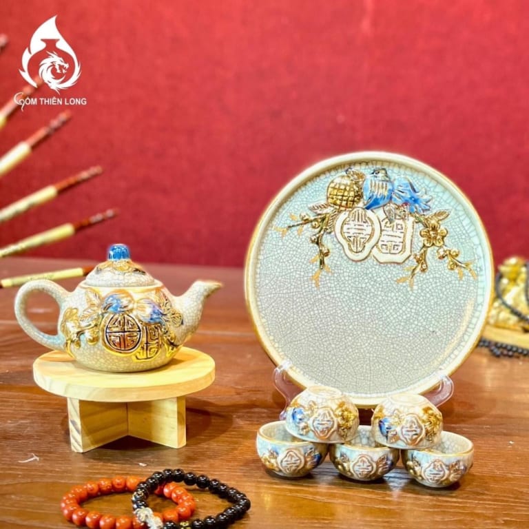 Bộ Ấm Chén Bàn Thờ Men Rạn Đắp Nổi Vẽ Vàng Thọ Đào 231130